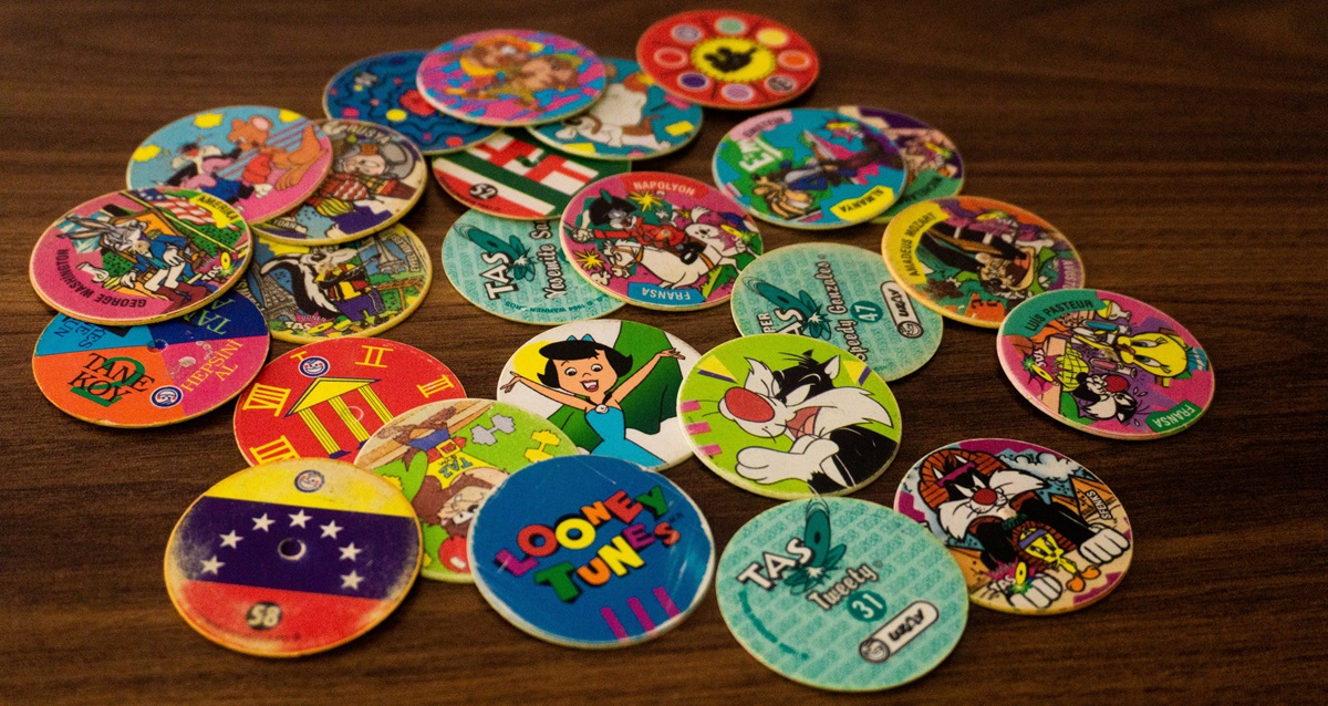Pogs : le jeu de cour de récré le plus addictif des 90s